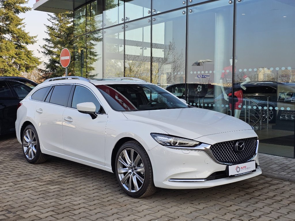 Mazda 6 ihned k odběru. Provedení 2.5 6AT 4x2 TAKUMI za cenu 969400 Kč skladem MAZDA IHNED